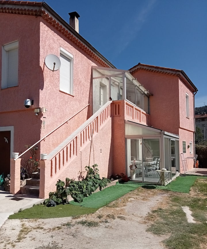 Etage De Maison Tout éQuipé Avec Parking Gratuit - Èze