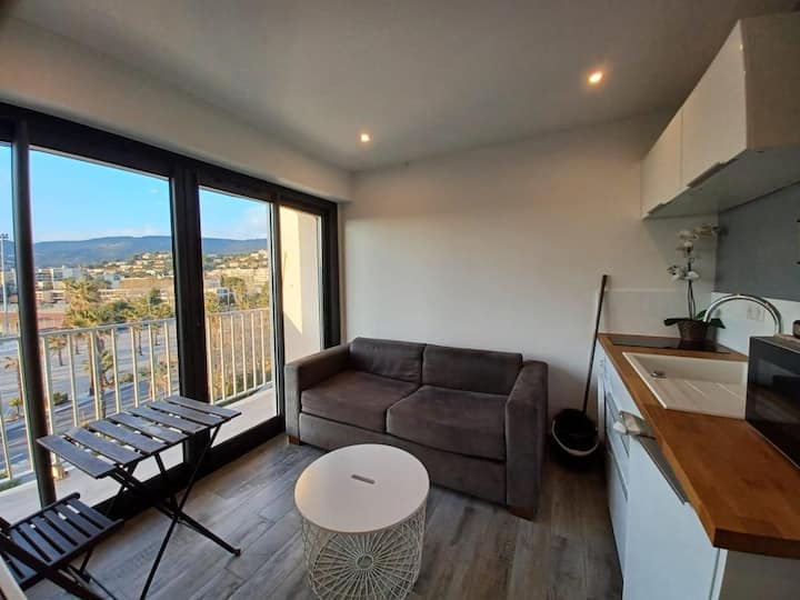 Beau Studio Avec Coin Nuit à 50m De La Plage - Le Lavandou