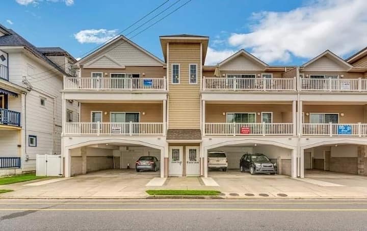 Top Flr Spacious Condo 2 Blocks To Boardwalk&beach - Avalon, NJ