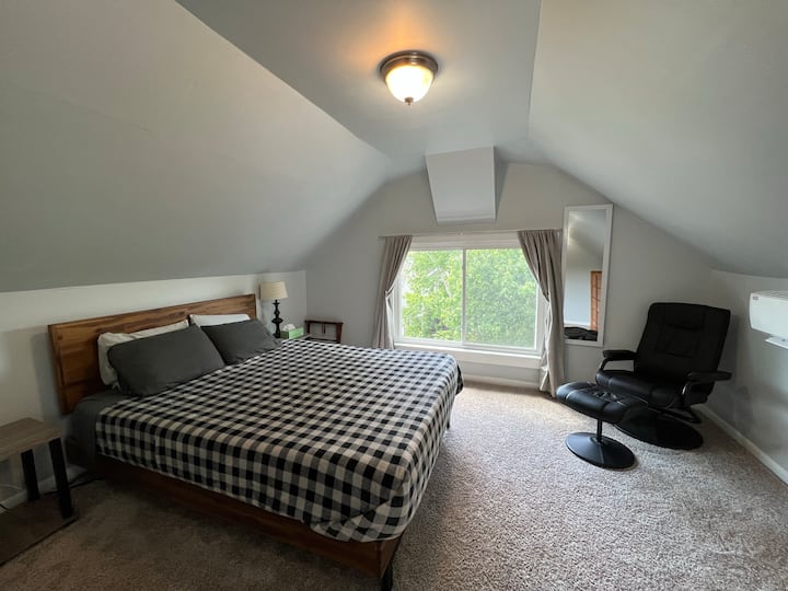Rustic Treetop Apartment W/ Off Street Parking - Columbus, OH