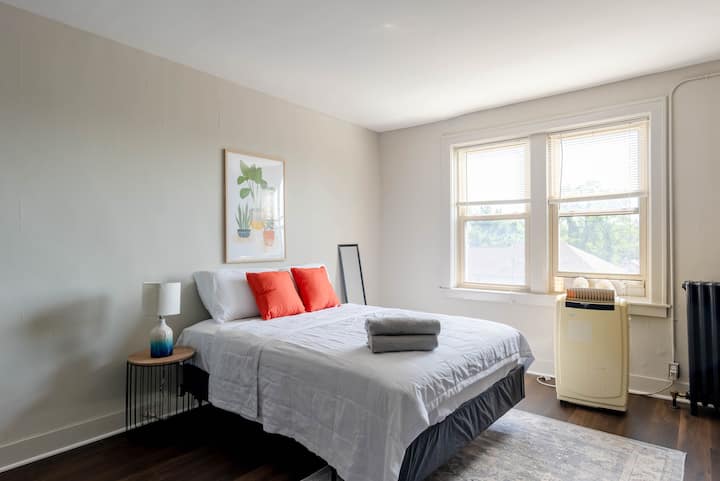 Spacious Studio In Dearborn - Dearborn, MI