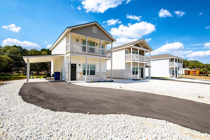 Delightful Home Just Steps From The Lake & River - Canyon Lake, TX