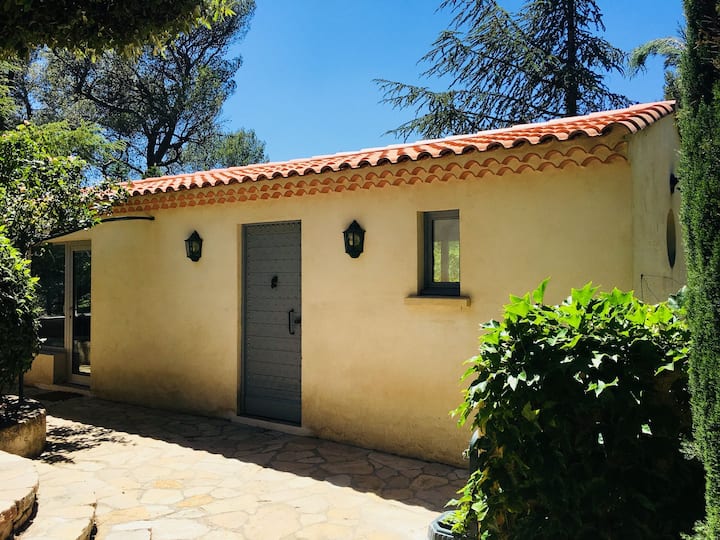 Charmante Petite Maison Avec Piscine - Marseille