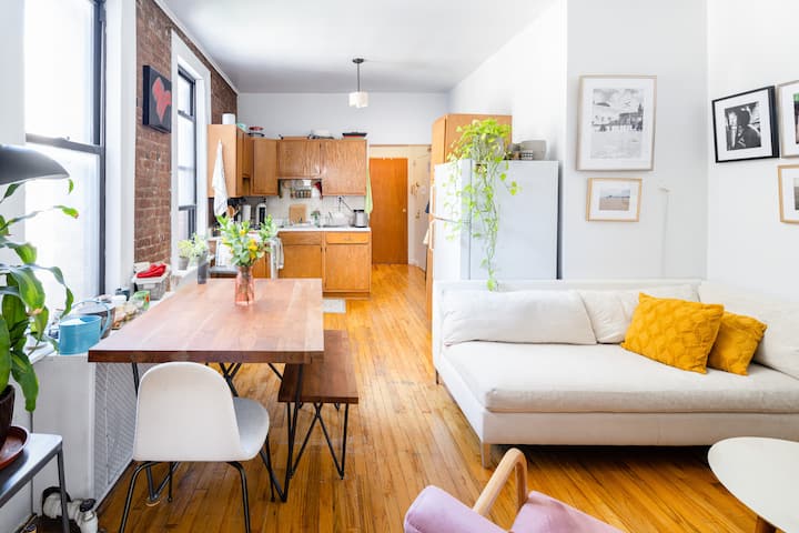 Home In The Upper East Side - Edgewater, NJ