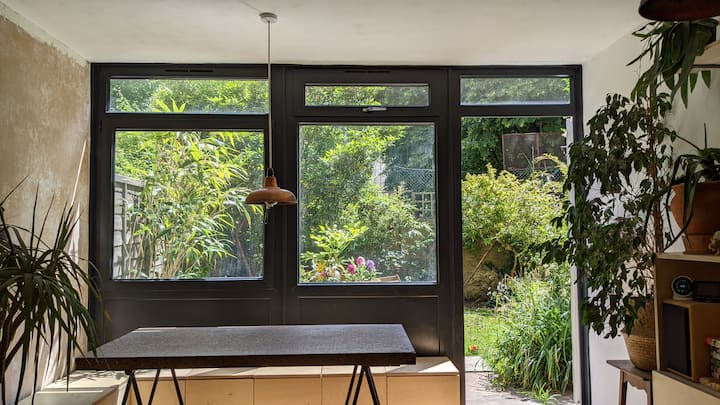 Stylish, Bright And Plant Filled Shoreditch Home - London