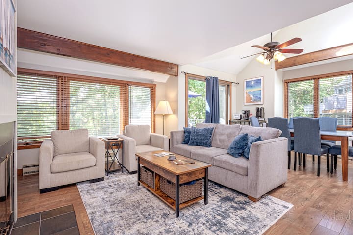 Resort Townhome: Close To Skiing, Pool & Game Room - Galena, IL