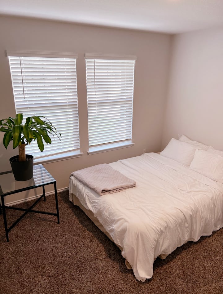 Cozy 3 Bed 2 Bath Near Samsung. Monthly Stays! - Taylor, TX