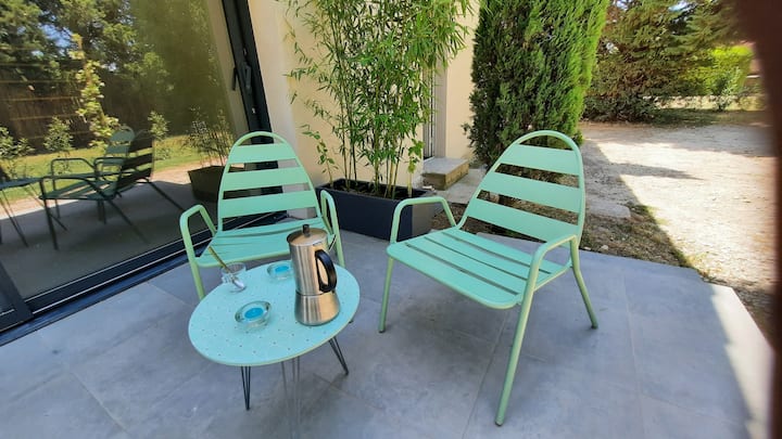 Ginette Et Marcel
Location
St Remy De Provence - Maussane-les-Alpilles