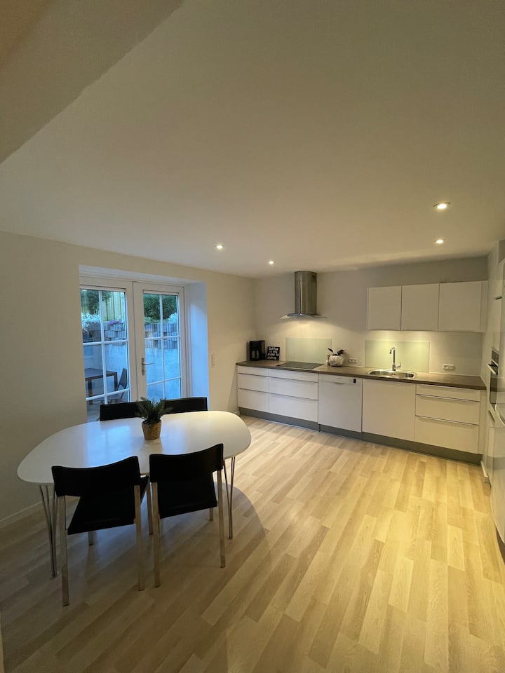 Skøn Lejlighed Tæt På Banegården I Odense C - Odense