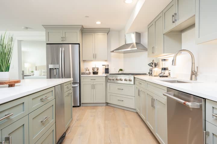 Penthouse With Roof Deck On Plymouth Harbor - Nelson Beach, MA