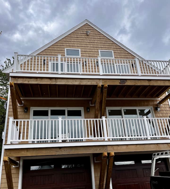 Lake Winnipesaukee Beautiful 5 Bedroom / 6 Bath - Moultonborough, NH