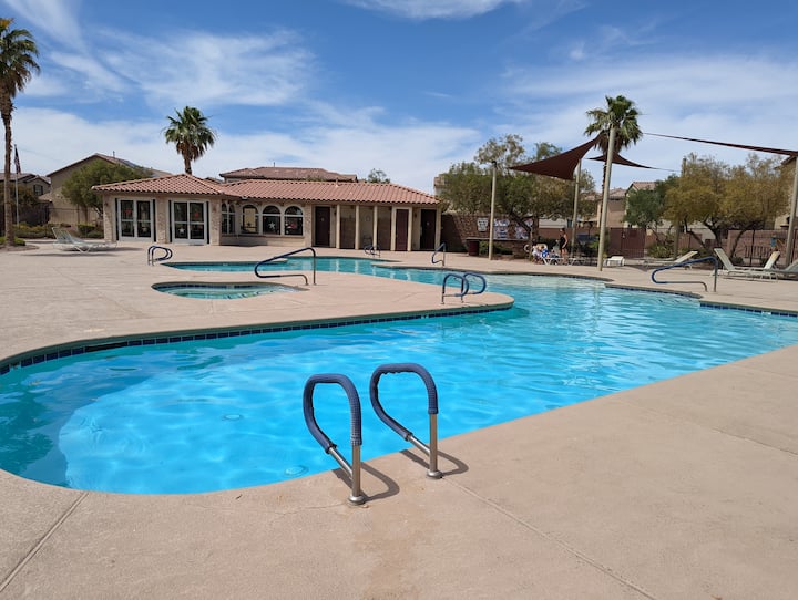 Cozy 3 Bedroom House, Only 15 Mins From The Strip - Henderson, NV