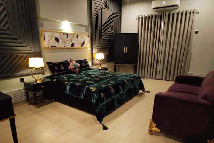 Gold Gf By La Casa – Luxury Stay + 24/7 Security - Karachi
