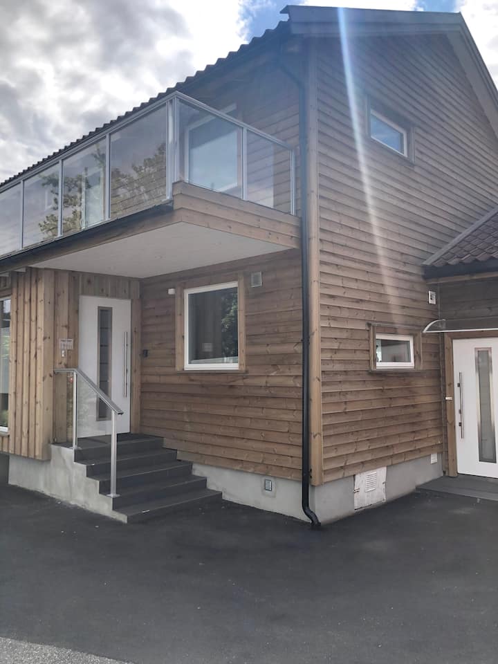 Nyoppusset Hus Med 4 Soverom, 2 Bad Og 2 Stuer. - Kristiansand