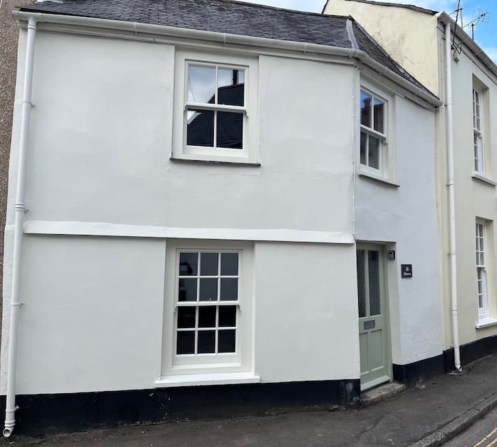 Set In The Heart Of Flushing - Falmouth