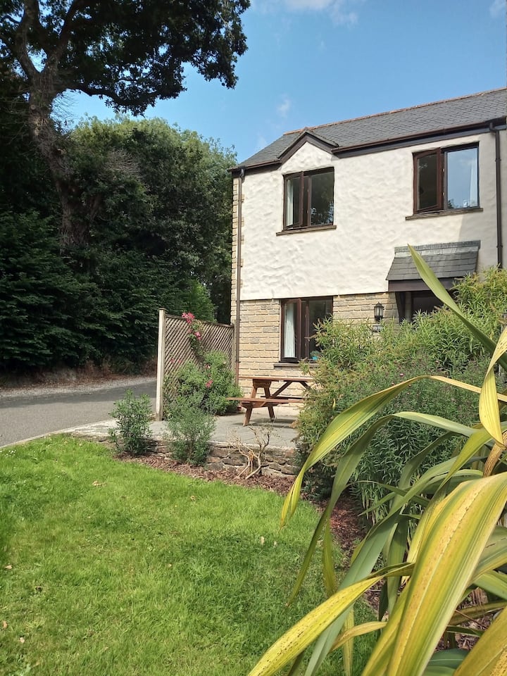 Chy Koes - Three Bedroom Holiday Home With Parking - Falmouth