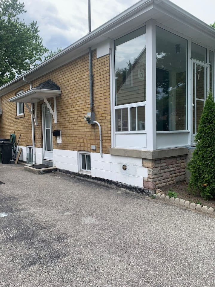 Private 3br Basement - 4 Beds, Close To Downtown - Toronto