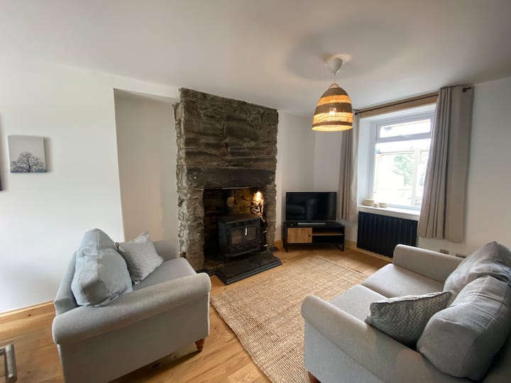 Stylish 2 Bedroom Cottage Minutes From Porthmadog - Beddgelert