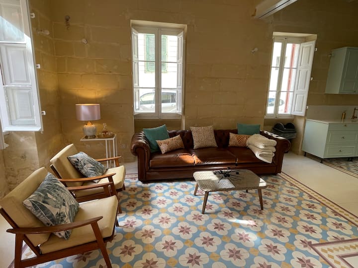 Queen Room With Balcony In Bnb, Ultra Central - La Valetta