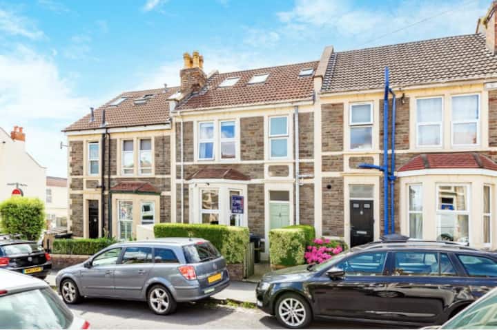 Beautifully Renovated 5 Bedroom House With Garden - Bristol
