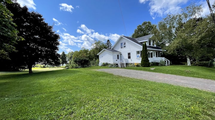 Maison Lumineuse - Parcs Et Sentiers - 7 Chambres - Moncton