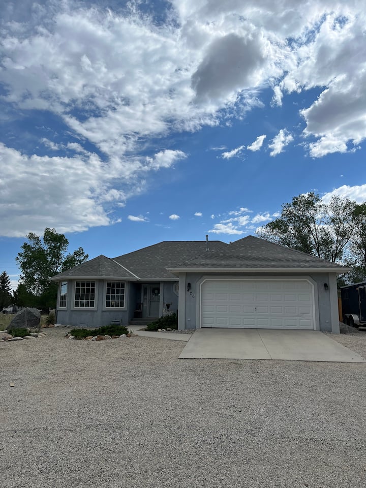 Great 3 Br Home With Large Fenced Yard Downtown - Browns Canyon National Monument