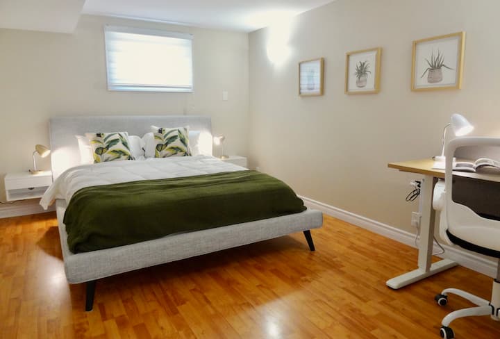 Fully Equipped Chic 1 Bedroom With Sit/stand Desk - 키치너