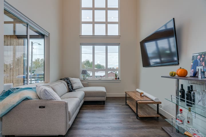 Cheerful 3 Bedroom Town House! Close To Downtown. - 米蘇拉