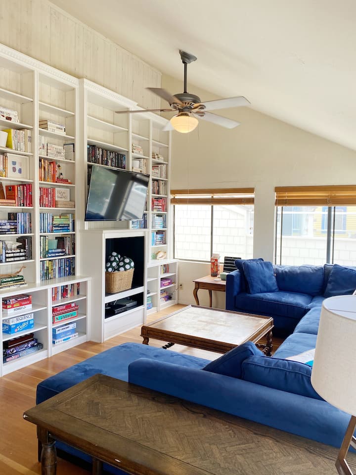 Sunny 3-bedroom Beach House On Balboa Island - Newport Beach, CA