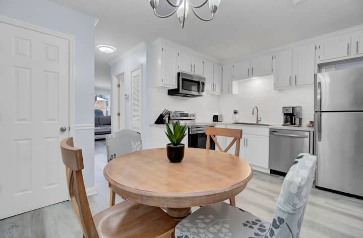 Stylish Townhouse - Goose Creek, SC
