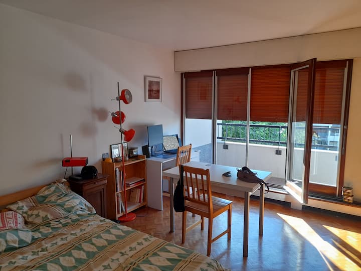 Paris : Appartement En Travaux Et Ancien - Issy-les-Moulineaux