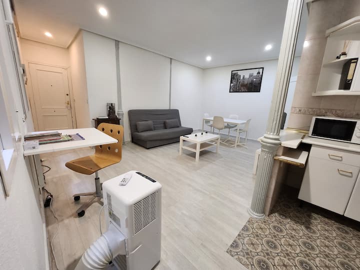 Al Lado De Puerta Del Sol - Madrid