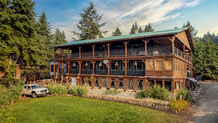 8br Lodge: Therapeutic Massage & Scenic Views - Grand Forks
