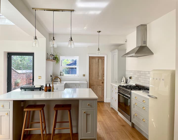Two Bed Victorian Townhouse Opposite Qe/university - Birmingham