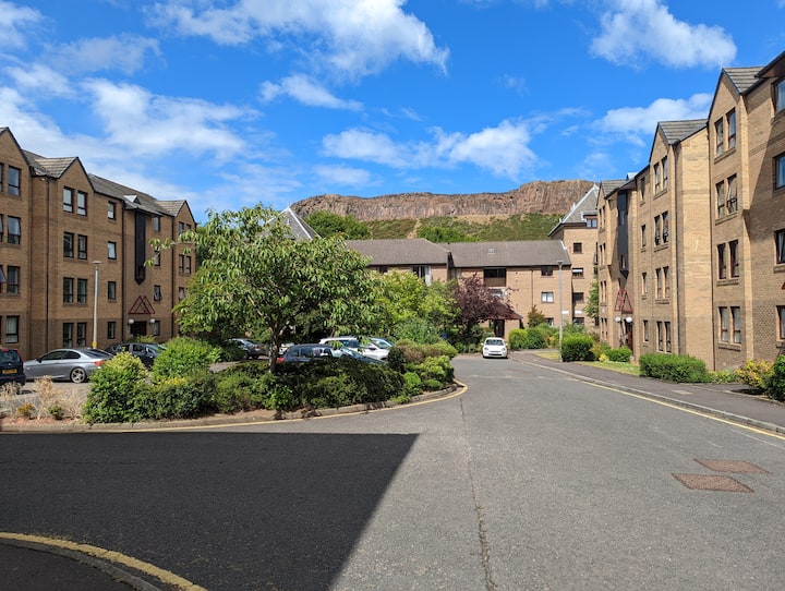Secluded 1-bedroom Ground Floor Flat With Parking - Edimburgo
