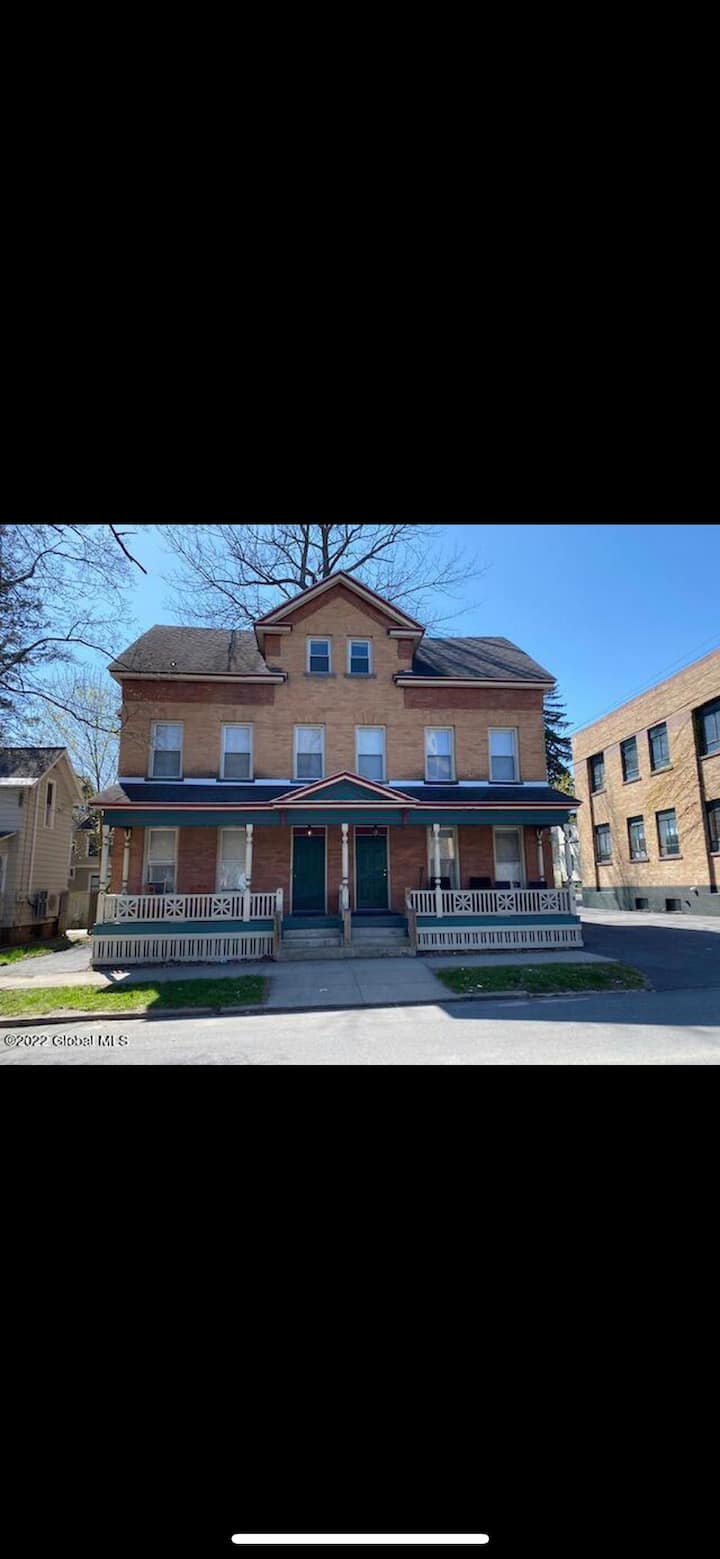 1 Br Apt - Centrally Located - Saratoga Springs, NY