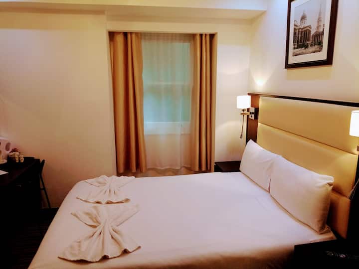 Edward Hotel Cosy Basement Double Room - London, UK