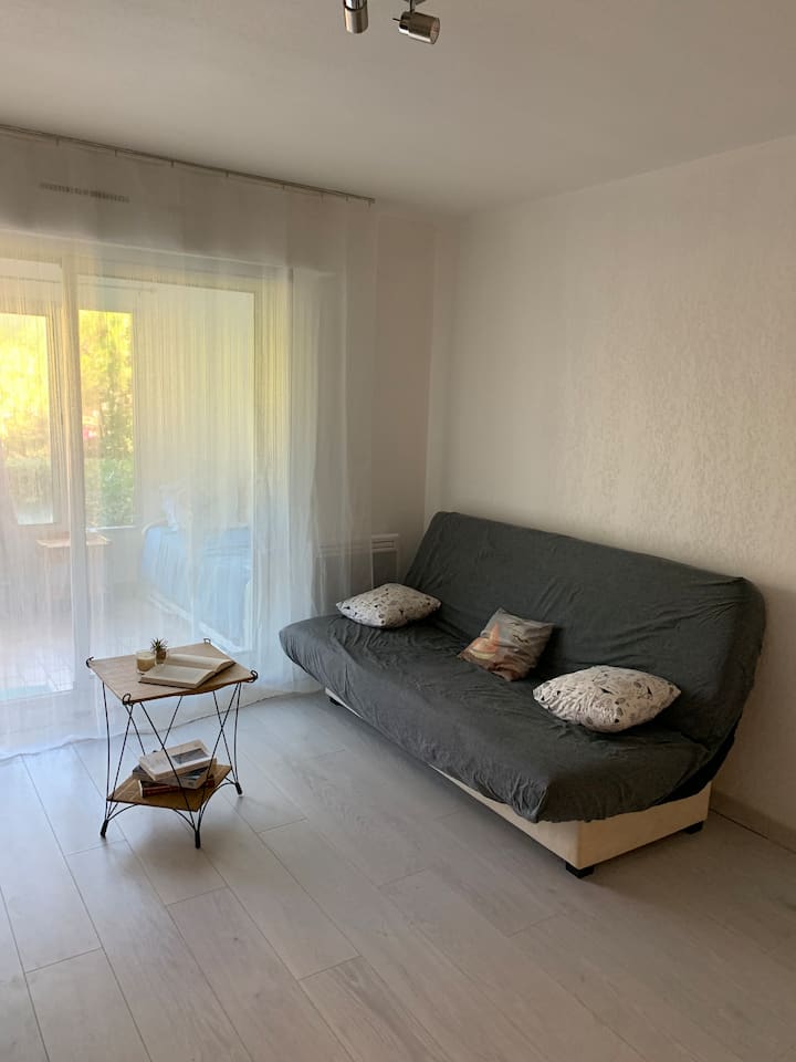 Appartement En Rez De Chaussée Proche Du Port - La Seyne-sur-Mer