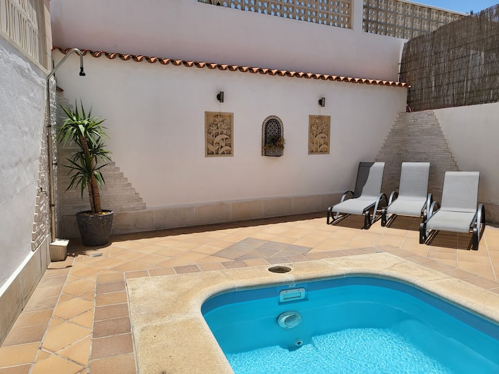 Casa Campanil: 3 Storey Townhouse 5 Min From Beach - Corralejo