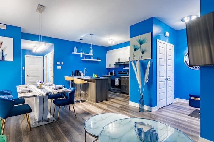 Unique Blue Themed Airbnb With Free Parking - Gatineau