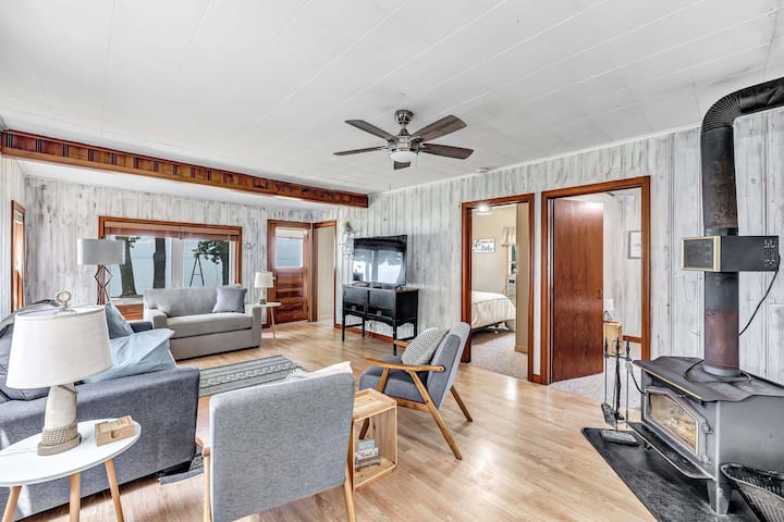 Peaceful Waterfront Cottage | Door County | Sleeps 7 - Door County, WI