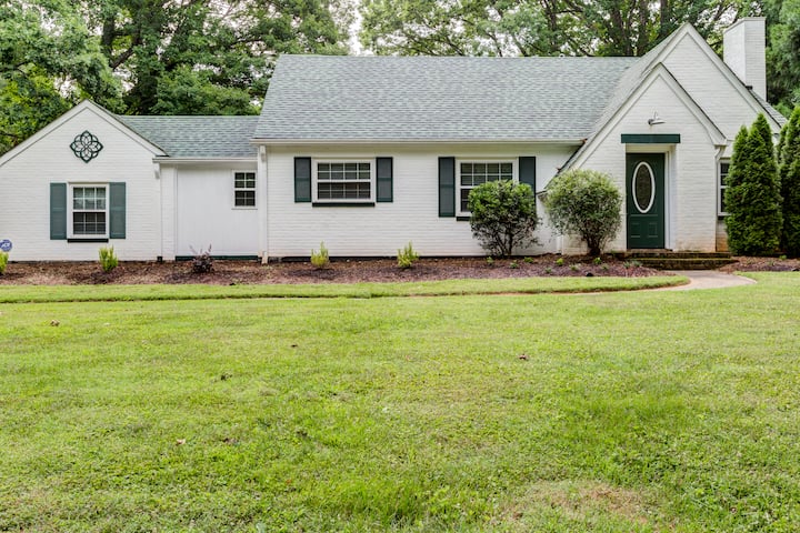 Deacon Stays - The Idlewilde - 4 Brs Walk To Wfu - Winston-Salem, NC