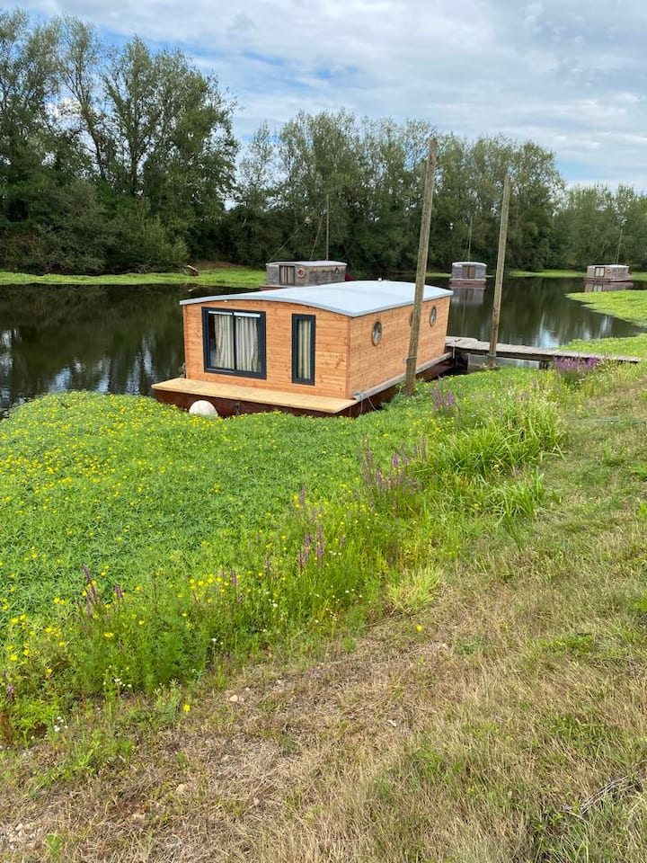 La Toue Cabanée Tribu - Digoin