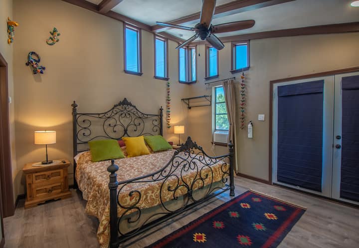 The Midtown Perch-steps To The Center Of Midtown! - Ruidoso Downs, NM