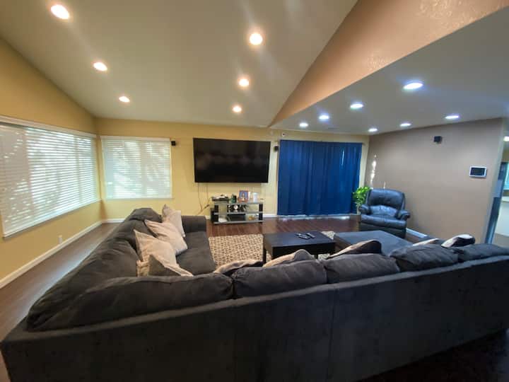 Spacious 4 Bedroom Home In A Quiet Neighborhood - Tracy, CA