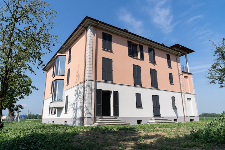 Brand New Studio Apartment Overlooking The Garden - Provincia di Piacenza