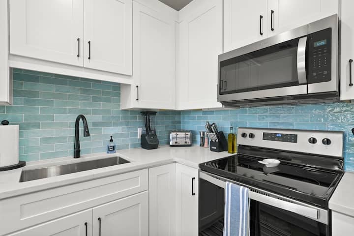 2br Condo Steps To Crystal Beach + Pool&beach Gear - Destin, FL