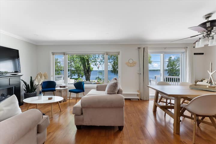 Classy And Elegant Four-season Lake Front Home - Kawartha Lakes
