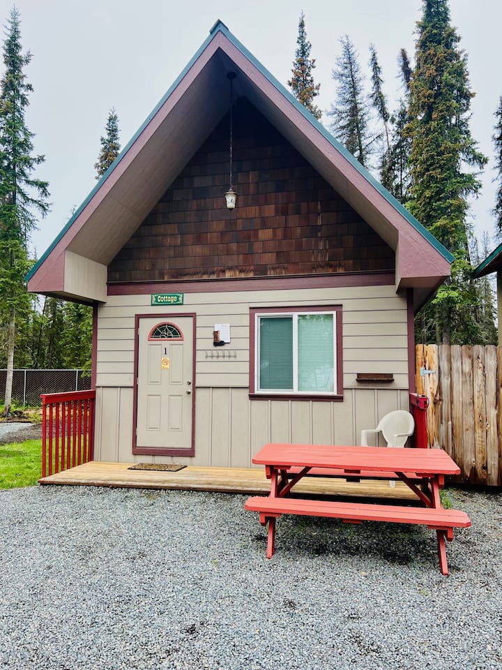 Spacious 2 Bedroom Cottage With Porch. - Soldotna, AK