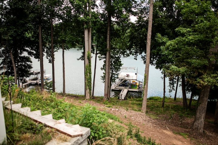 Lake Lanier Oasis- 2 Bedroom Unit With Dock - Gainesville, GA